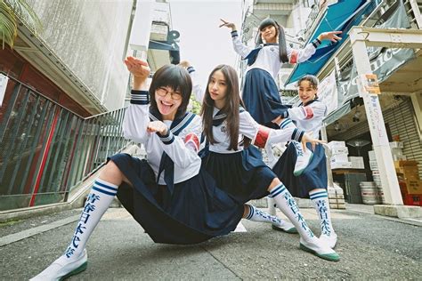 Atarashii Gakko Reinterpretando O Conceito De Girl Band No Japão