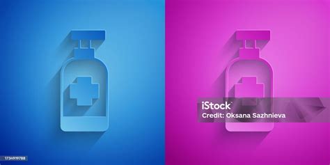 종이 컷 액체 항균 비누 한 병은 파란색과 보라색 배경에 분리된 디스펜서 아이콘입니다 살 균 소독 위생 피부 관리 종이 아트 스타일 벡터 3차원 형태에 대한 스톡 벡터 아트