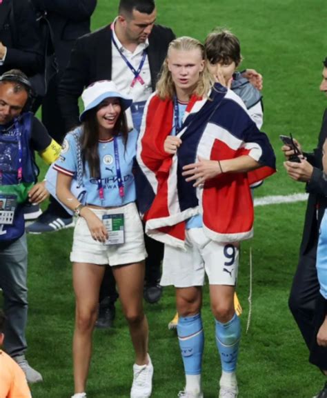 Lo Tienen Flechado Así Festejó Haaland Con Su Bella Novia Tras Ganar