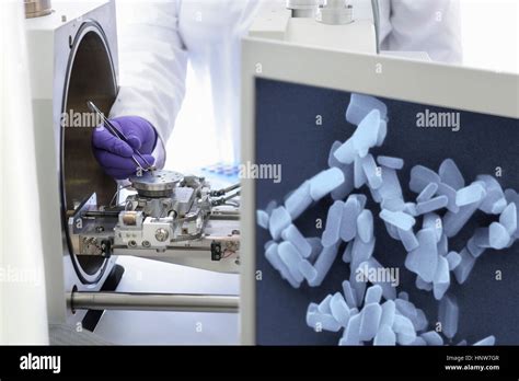 Scanning Electron Microscope Lab Hi Res Stock Photography And Images Alamy