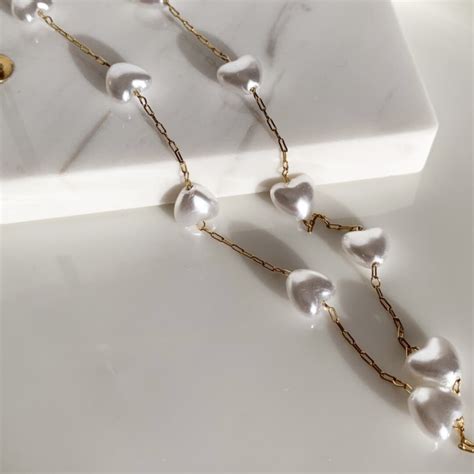 Her Store ტიტანის მოოქროვილი ყელსაბამი მარგალიტის გულებით