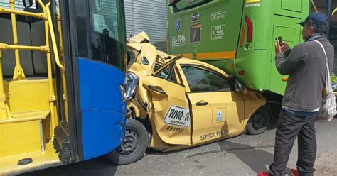 Impresionante Choque En Bogotá Un Taxi Quedó Aplastado Entre Dos Buses Infobae