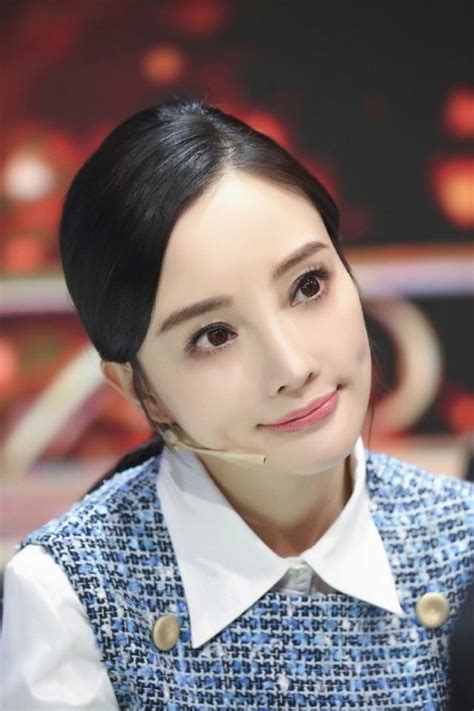 李小璐惨遭变态狂偷拍，网友：女人逛街别穿那么少