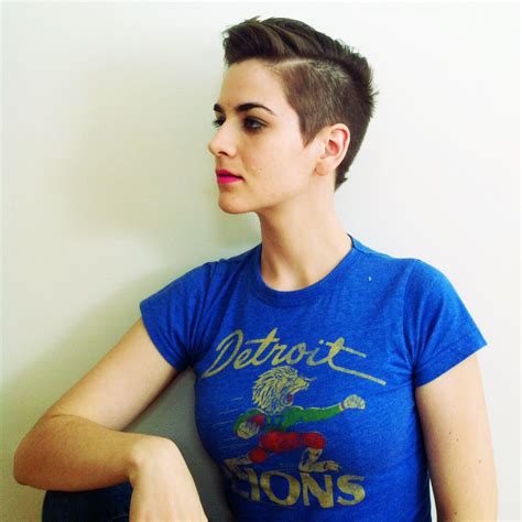 Short Haircut For Women Buzzed Sides Haare