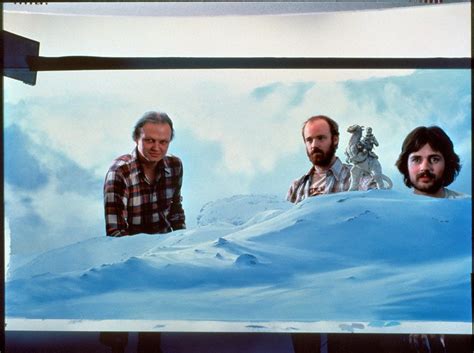 When Michael Crichton Reigned Over Pop Culture From E R To Jurassic Park Vanity Fair