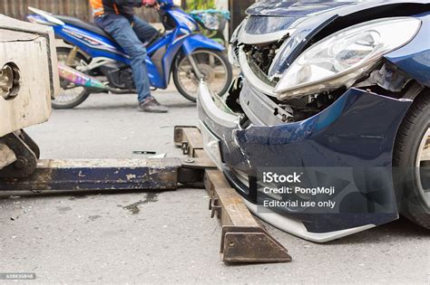 자동차모드 충돌사고 메트로폴리스 도로에서 차량 사고 강철에 대한 스톡 사진 및 기타 이미지 강철 거리 교통 Istock