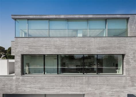 Finger Like Blocks Create Secluded Micro Spaces For Madrid Residence