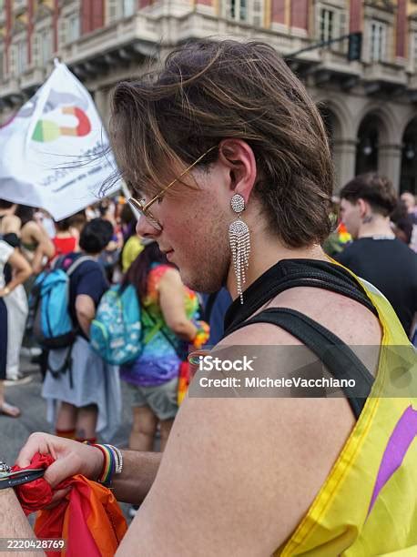 차별에 반대하고 권리 포용 및 양성 평등을 위한 행진에 참여하는 사람 남녀 차별에 대한 스톡 사진 및 기타 이미지 남녀 차별 남자 낮 Istock