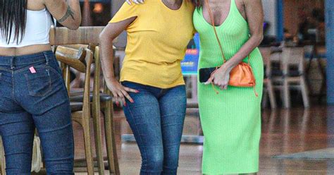 Deborah Secco Faz Foto Com F Durante Ida A Shopping No Rio De Janeiro Purepeople