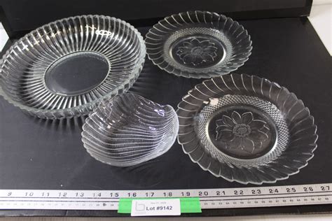 2 Vintage Indonesia Glass Sunflower Serving Plates Sea Shell Candy Dish Heisey Corse Rib