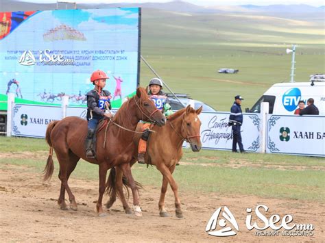 Дундговь Дорноговь аймагт хурдан морины уралдаан болж байгаа бол түрүүлсэн даагыг Ланд 300