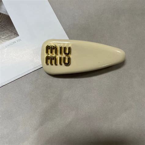 Miu Miu Зажим для волос 1 шт купить с доставкой по выгодным ценам в интернет магазине Ozon