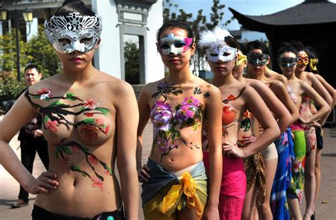 Naked In China Weehingthong