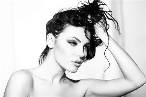 5 Penyebab Rambut Rontok Yang Tak Terduga Beauty Journal