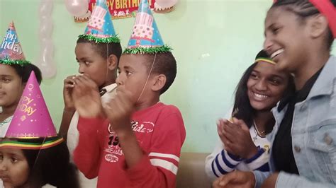 በአንድ ወር የተወለዱ 4 ሴት ልጆች እድሜዋን ከ70 ዓመት መቁጠር የጀመረች ህፃን Youtube