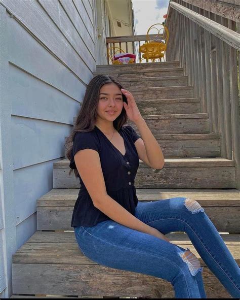 Cutie Next Door 🤤 Wwyd To Her Scrolller