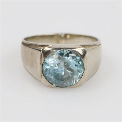 18kt White Gold Blue Stone Ring Property Room