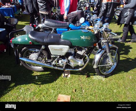 Norton Commando Motorcycle Fotos Und Bildmaterial In Hoher Auflösung