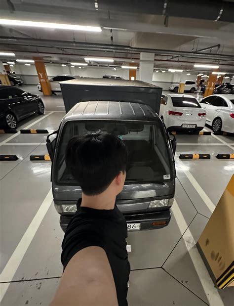 나 드디어 첫 차 샀다 서른 둘에 첫 차 이게 좀 웃긴 게 내가 산 차가 한국에서 가장 위험한 자동차라고 불리는 라보야 그것도 수동 2020년에 단종된