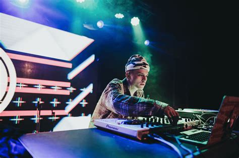 5 Reasons Djs Should Produce Their Own Music Mixed In Key