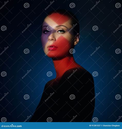 Mody Sztuki Portret Elegancka Naga Młoda Kobieta Obraz Stock Obraz złożonej z zmrok dama