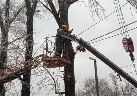 Вмикай телевізор у Кривому Розі енергетики ДТЕК відновили світло після негоди для 15 тисяч