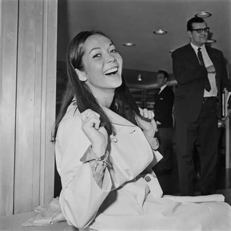 Hong Kong Born Actress Nancy Kwan At London Airport In London S Old Photo Eur Picclick Fr
