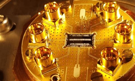 Coupled Cavity Array To Control Quantum Systems