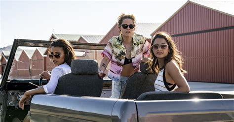 Kristen Stewart S Charlie S Angels Character Definitely Gay Elizabeth Banks Confirms