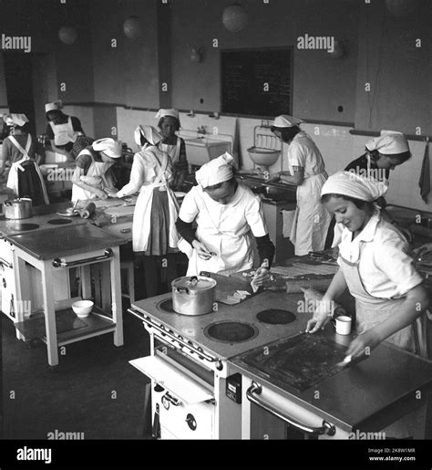 Oslo 19460425 School Kitchen At Smestad School Girls In Activity In The School Kitchen Wearing