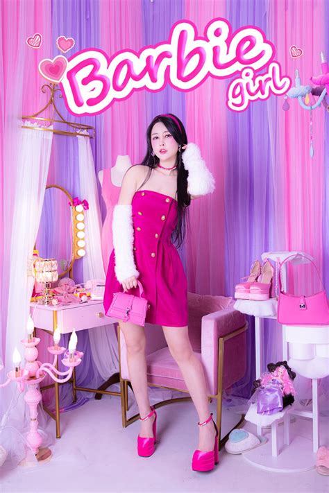 바비인형 컨셉 촬영barbie Girl 마젠타 핑크 시간이 촉박해서 한 컨셉당 4~5장 나올까 했는데 생각보다 많이 건짐💗 재미있었다 나머지 사진 두 개도 모두 블로그