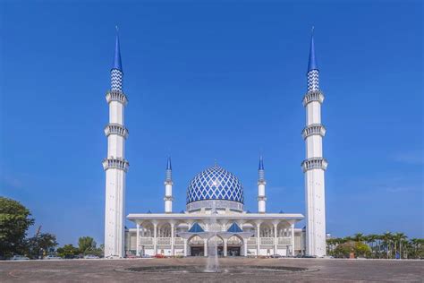 10 Most Beautiful Mosques In Malaysia To Visit During Ramadan And