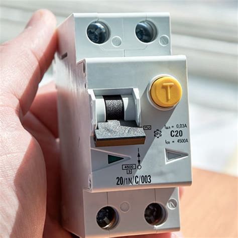 Understanding The Different Types Of Circuit Breakers