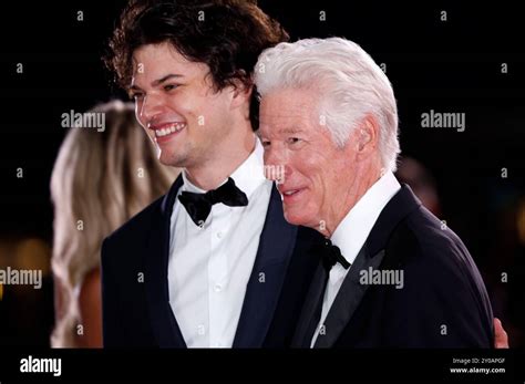 Richard Gere Mit Sohn Homer James Jigme Gere Bei Der Premiere Des