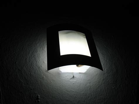 무료 이미지 빛 검정색과 흰색 화이트 밤 천장 어둠 가로등 램프 검은 단색화 조명 원 대칭 전등