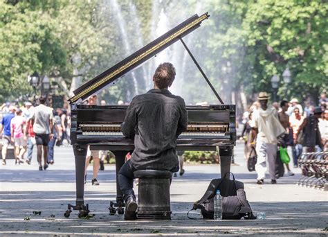 무료 이미지 보행자 뉴욕 맨해튼 음악회 악기 독주 피아노 공원 예술가 음악가 고독한 실행할 수 있는 외로움 공연 워싱턴 스퀘어 파크