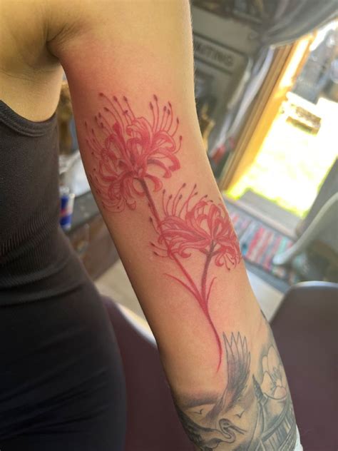 Red Spider Lilly Tattoo 💮 In 2025 Discreet Tattoos Red Ink Tattoos