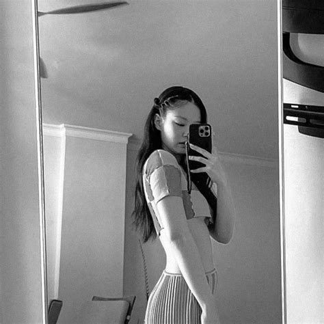 Jennie Blackpink Mirror Selfie Blackpink Selfie