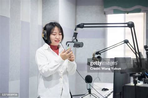Announcer Mic Photos And Premium High Res Pictures Getty Images