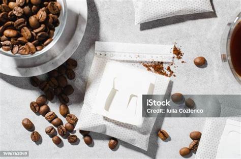 드립 커피 백 커피 트렌드 분쇄 커피를 추출하는 빠른 방법 0명에 대한 스톡 사진 및 기타 이미지 0명 가방 갈색