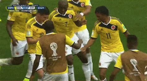Hes Actually One The Teams Go To Dancers Fútbol Divertido Frases