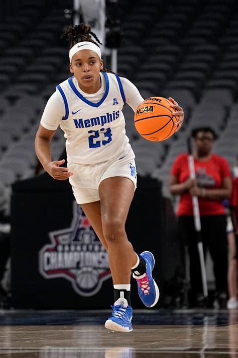 Elissa Brett Nadiahleeha