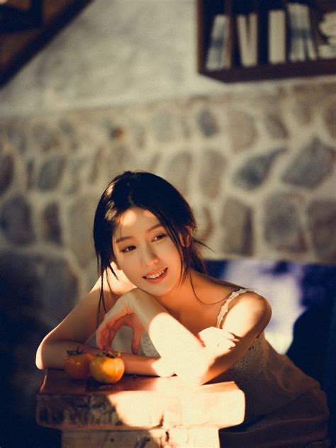 China Entertainment News Chen Duling Poses For Photo Shoot