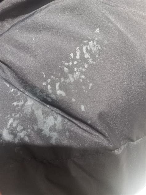 까만패딩에 하얀얼룩이 안지워져요 지식in