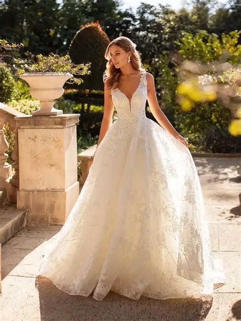 Wedding Dress For Pear Shaped Body 60 Photos