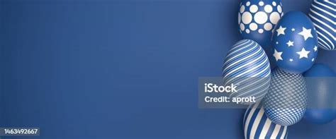 매끄러운 파란색 배경 위에 고전적인 파란색으로 다양한 질감의 부활절 달걀 문자 메시지 공간 복사 부활제에 대한 스톡 사진 및 기타 이미지 Istock