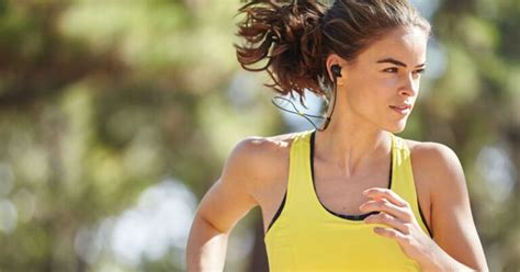 Tips Memilih Headset Olahraga Lari Ala Atlet Robi Syianturi