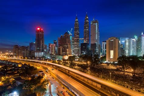 Horizonte Y Rascacielos De Kuala Lumpur En La Noche En Kuala Lumpur