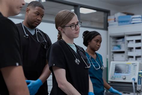 The Pitt Season 2 Episode 13 Review 7 00 Pm