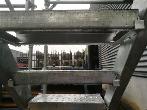 China Q Steel Material Construction Building Scaffolding Stair Stringer China Stair